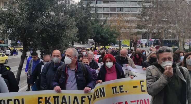 ΣΥΓΚΕΝΤΡΩΣΗ ΣΤΟ ΥΠΟΥΡΓΕΙΟ ΕΡΓΑΣΙΑΣ ΓΙΑ ΤΗΝ ΑΜΕΣΗ ΑΠΟΝΟΜΗ ΤΩΝ ΣΥΝΤΑΞΕΩΝ ...